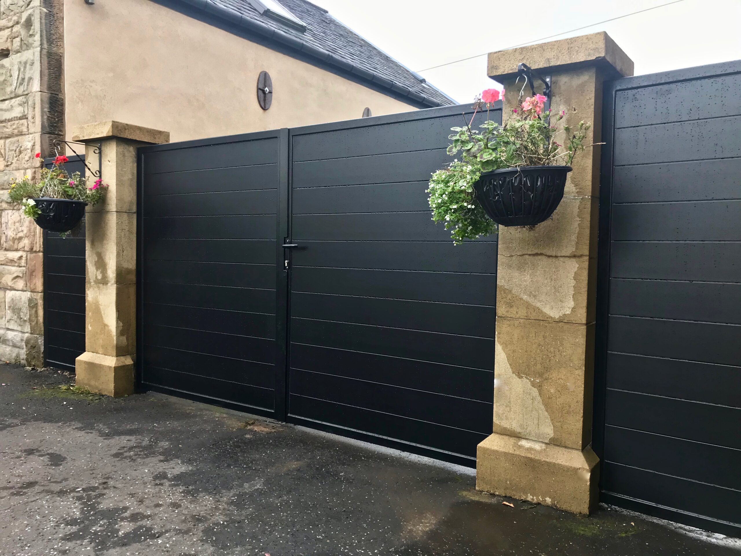 Aluminium Manual Driveway Gates With Matching Side Panels Linlithgow